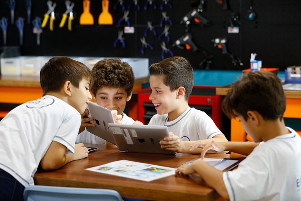 About Us | Escola Sphere